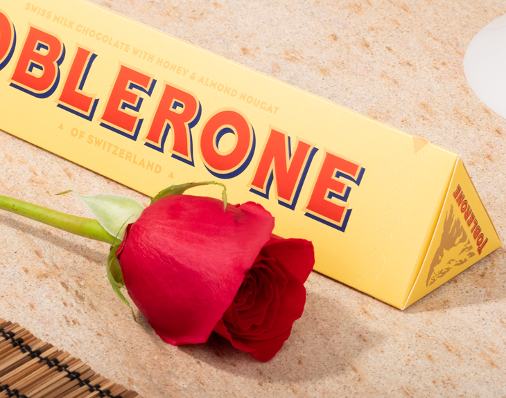 Pack St-Valentin avec Toblerone géant et rose naturelle -MadeinGift
