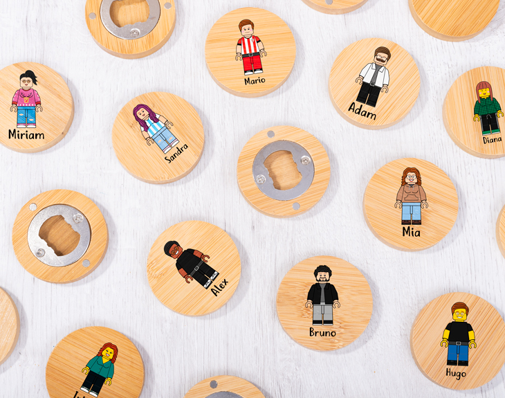 Abridor de madera con imán "Familia Lego" - Regalo Original