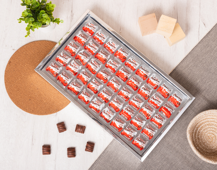 Box of Kinder Bueno chocolates "Christmas alphabet" - Made In Gift