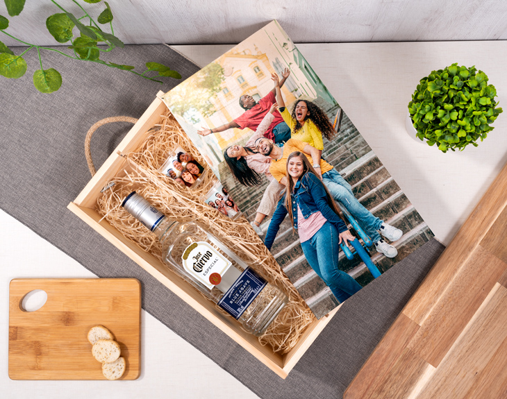 Caja con botella de tequila y vasos de chupito personalizada - Regalo ...