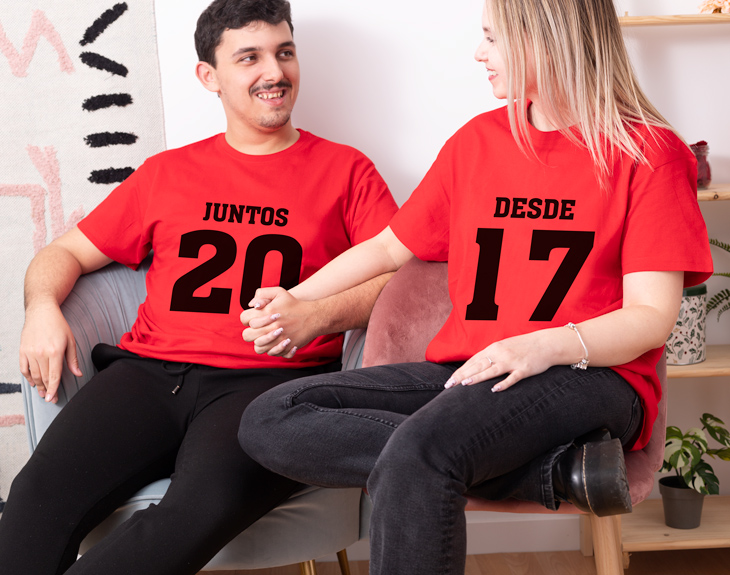 Pack de camisetas rojas personalizadas "Juntos desde" - Regalo Original