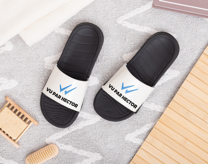 Claquettes personnalisées "Vu par..." - MadeinGift.com