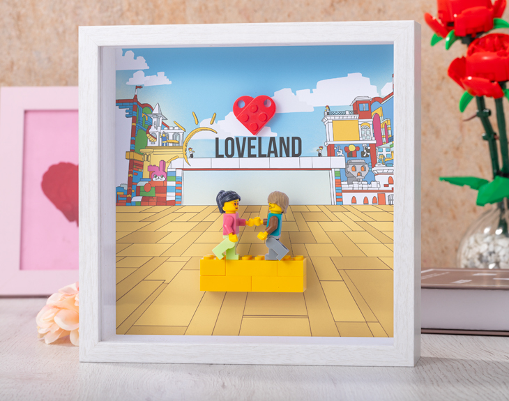 Wooden frame "Loveland" with Lego minifigures - Made In Gift