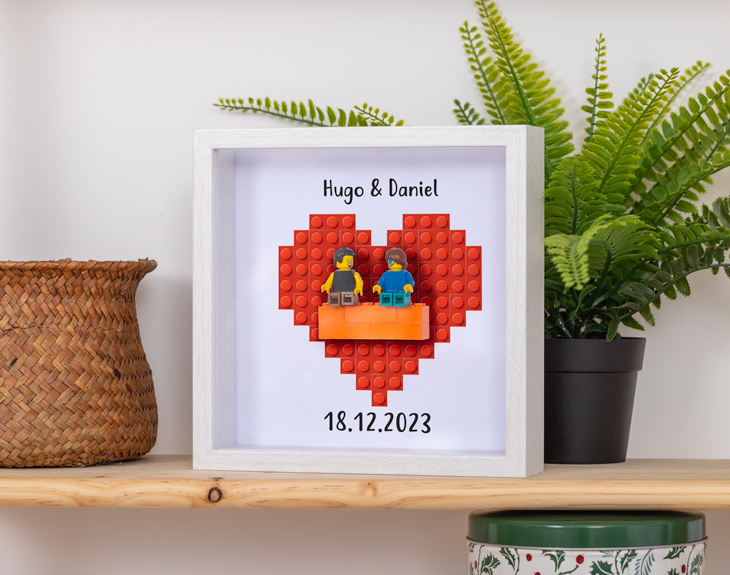 Marco de madera "Enamorados" con minifiguras Lego - Regalo Original