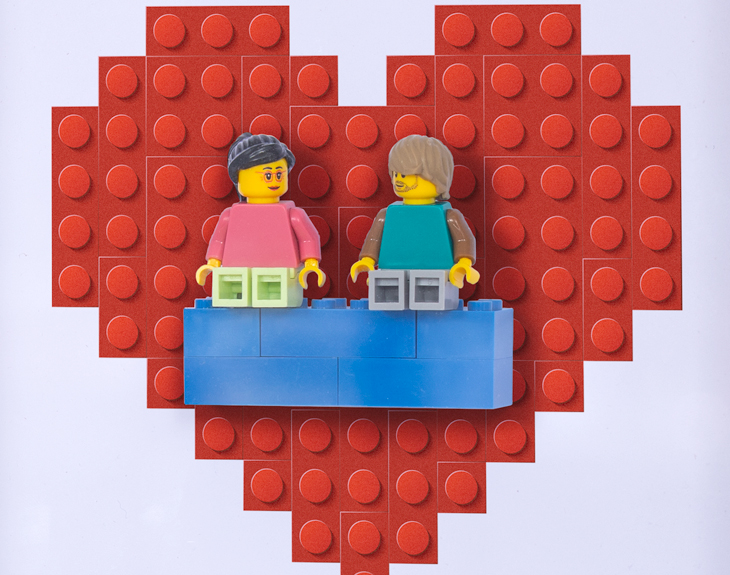 Moldura em madeira "Apaixonados" com minifiguras Lego-MadeInGift
