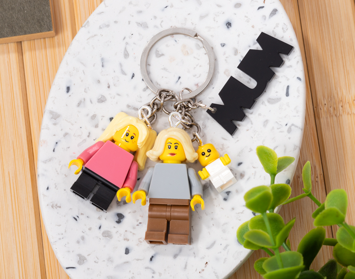 Methacrylate key ring "Mum" with Lego minifigure - Made In Gift
