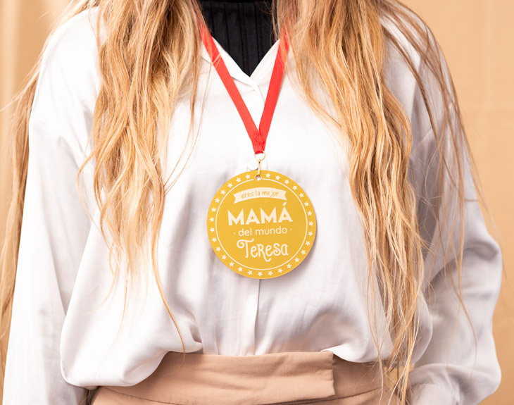 Medalla circular dorada "Las estrellas de mamá" - Regalo Original