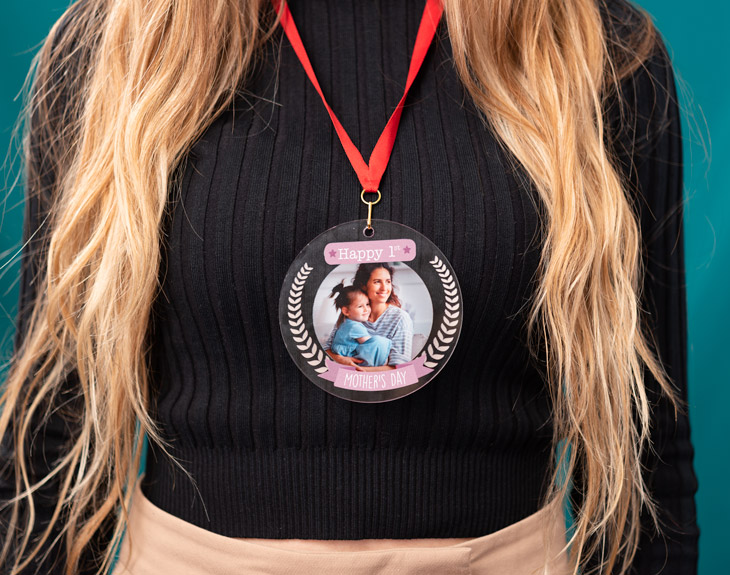 Round medal with photo "First Mother's Day" - Made In Gift