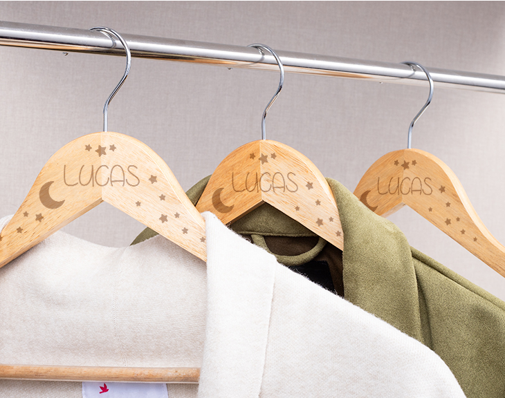 Percha personalizada "Luna y estrellas" - Regalo Original