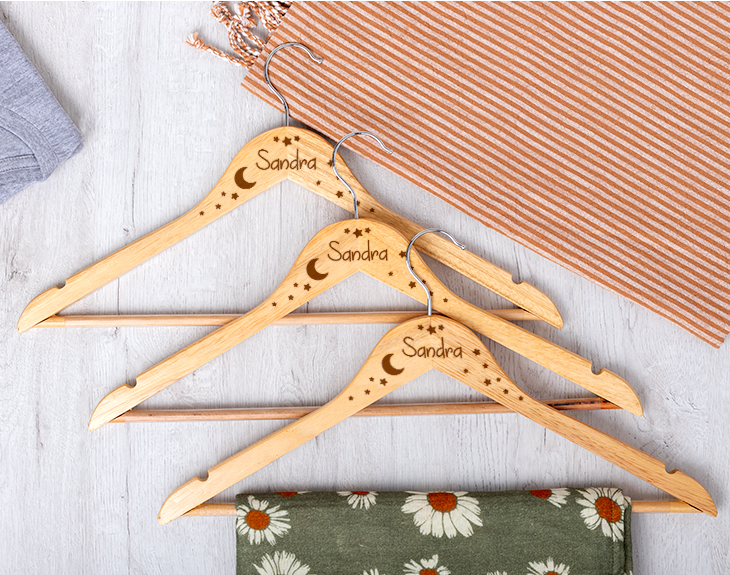 Perchas personalizadas "Luna y estrellas" - Regalo Original